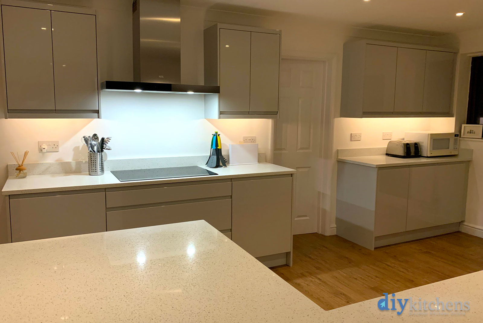 Handleless Real Kitchens